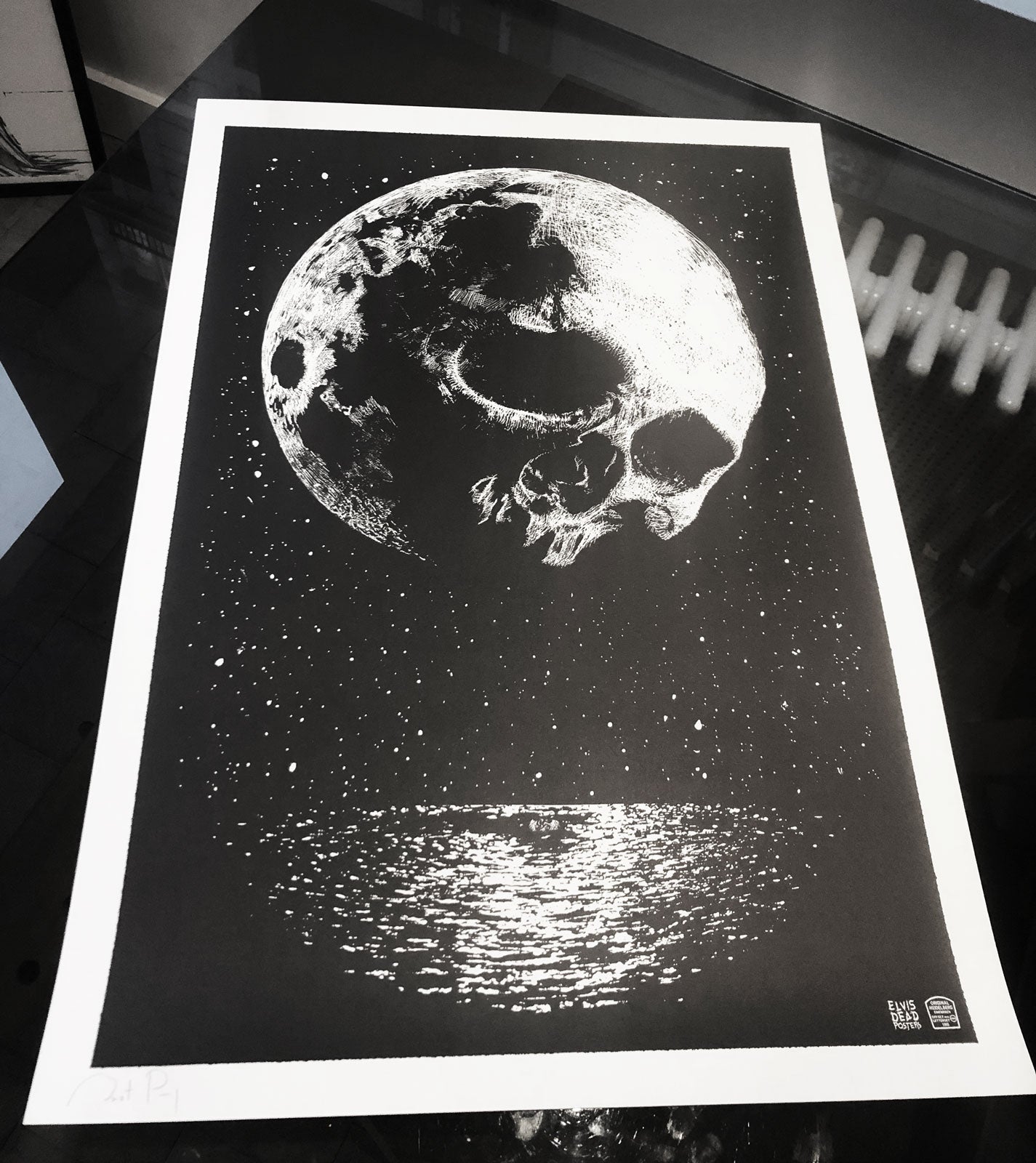 Death Moon, tirage d'art en édition limitée de l'artiste Elvisdead ...